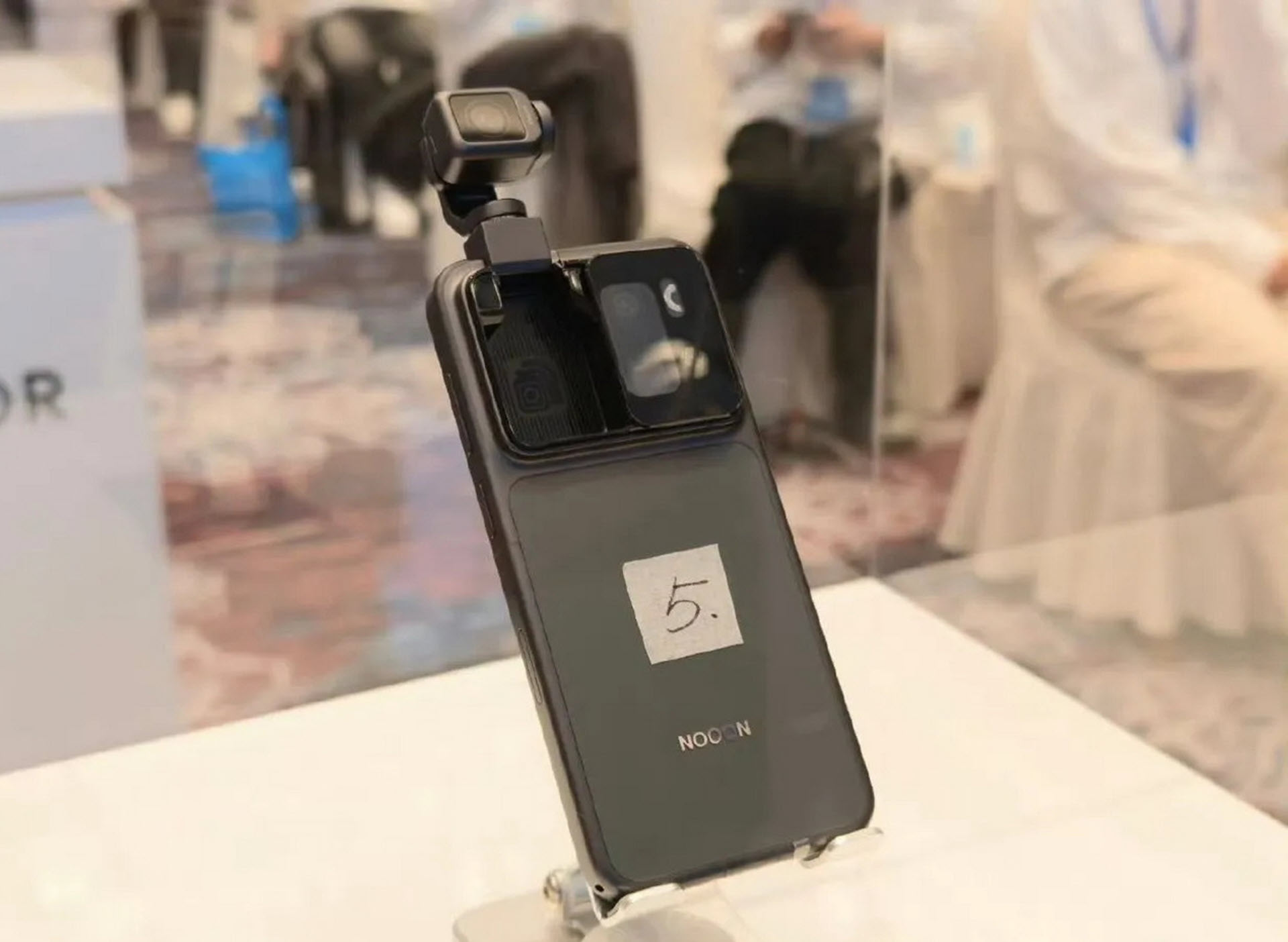 Το ρομποτικό smartphone της Honor κάνει την πρώτη επίσημη εμφάνισή του ...